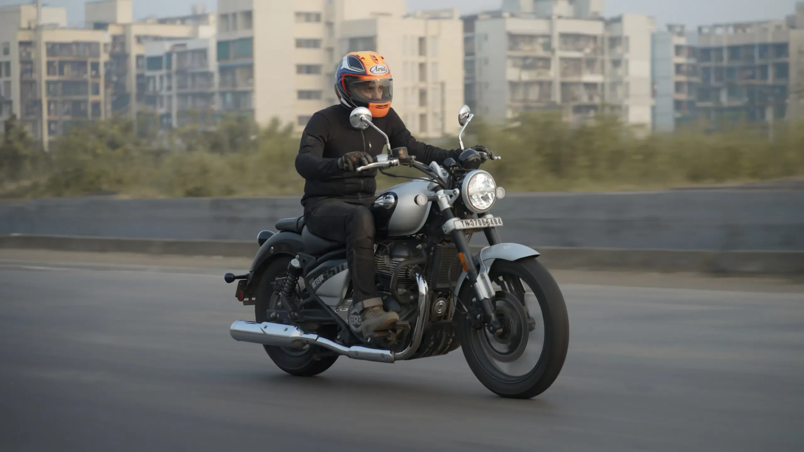 Royal Enfield Super Meteor 650 2023 — Price, Variants, Specifications ...